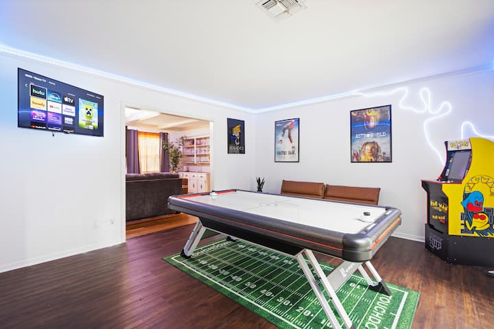 Hot Tub, Game & Movie Room | 15 Min To Airport - Spring