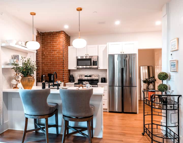 Waterside 2br Retreat• Near Brown/risd & Parking - Providence, RI