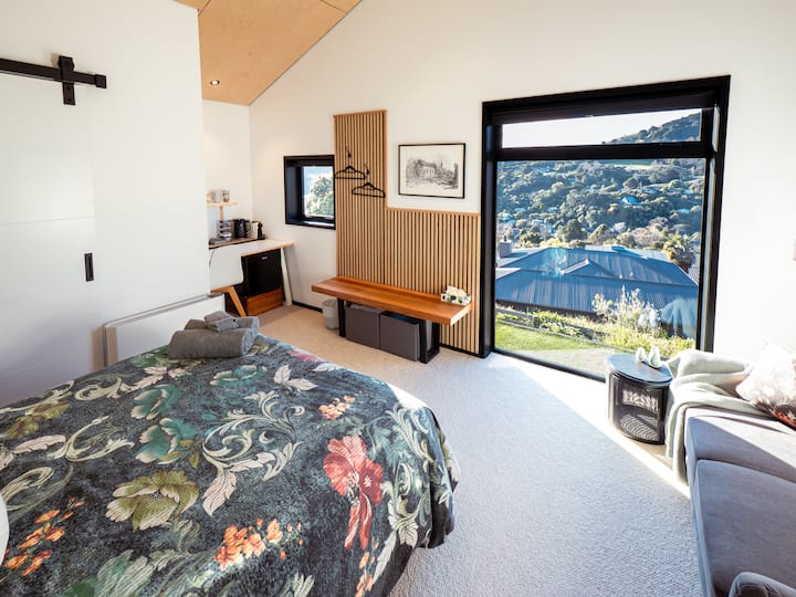 Pinot's Pod - Akaroa