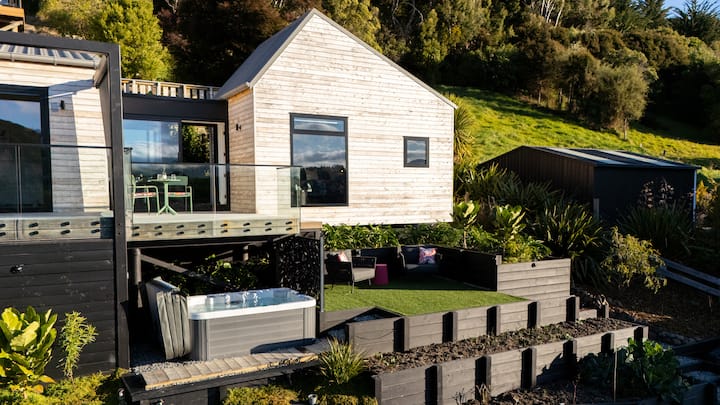 Pinot's Pod - Akaroa