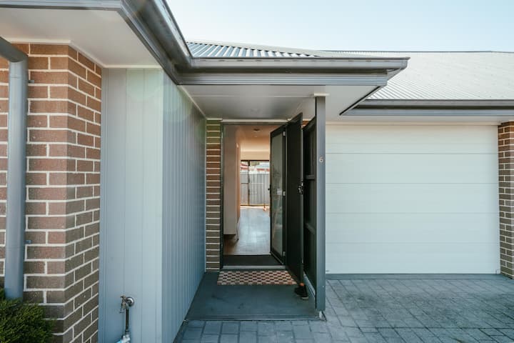 Modern Self Contained 2 Bed Unit In North Nowra - Nowra