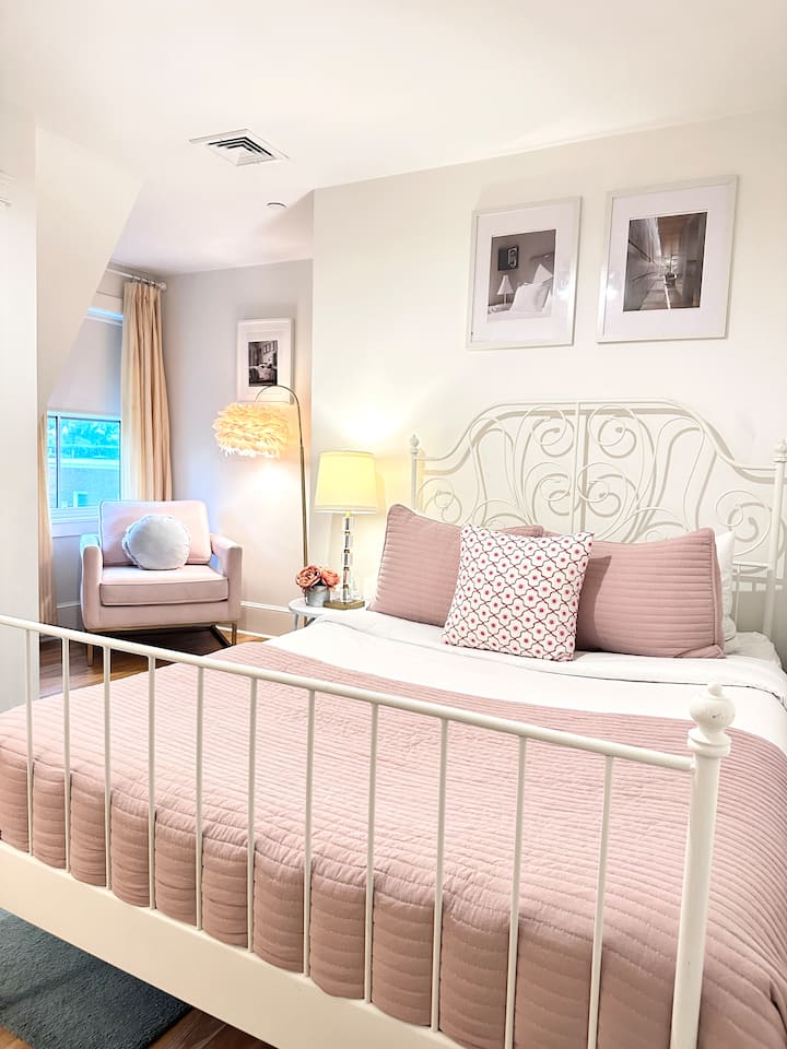 2br Near Brown & Risd | Full Kitchen & Parking - Providence, RI