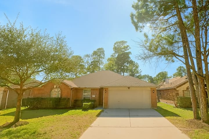 Modern Home
Near* Iah & Golf Course - Lake Houston, TX