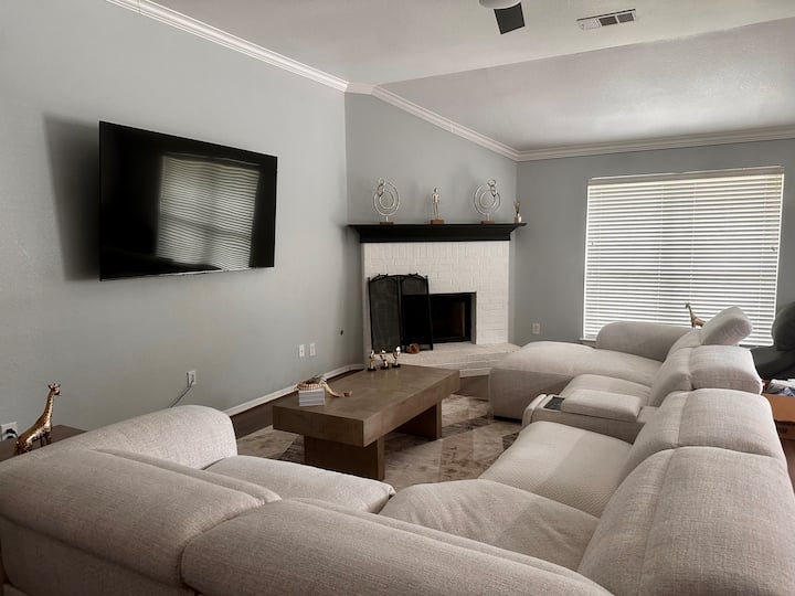 Modern Home
Near* Iah & Golf Course - Crosby, TX