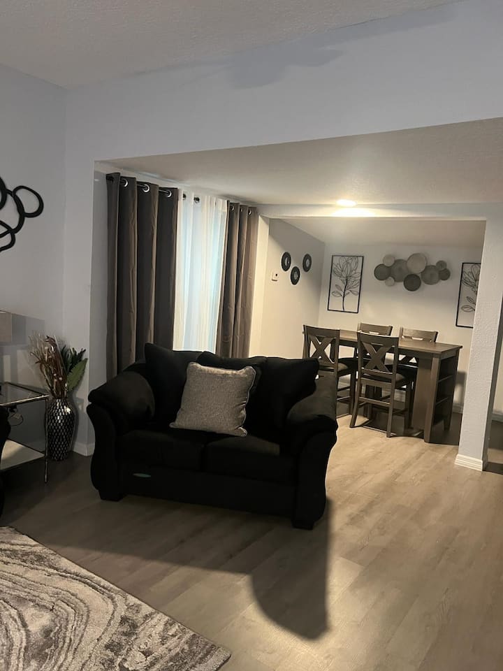 Gorgeous Oasis: 5 Mins To Downtown/ewu 2 Mins Away - Jacksonville