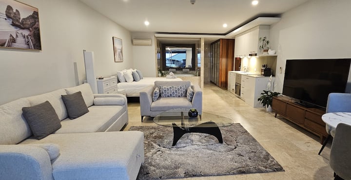 Happy Hour @ 310 - Coastal Top Floor W/ Pool View - Kingscliff