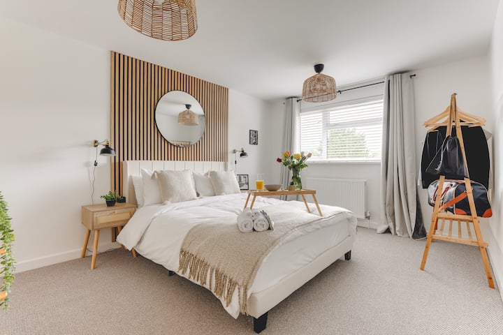 Lux 2br | Workspace | Outdoor Patio | Free Parking - Stevenage