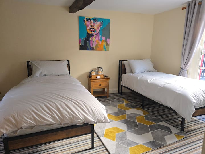 Family Room Two – The Unicorn Hotel - Llanidloes