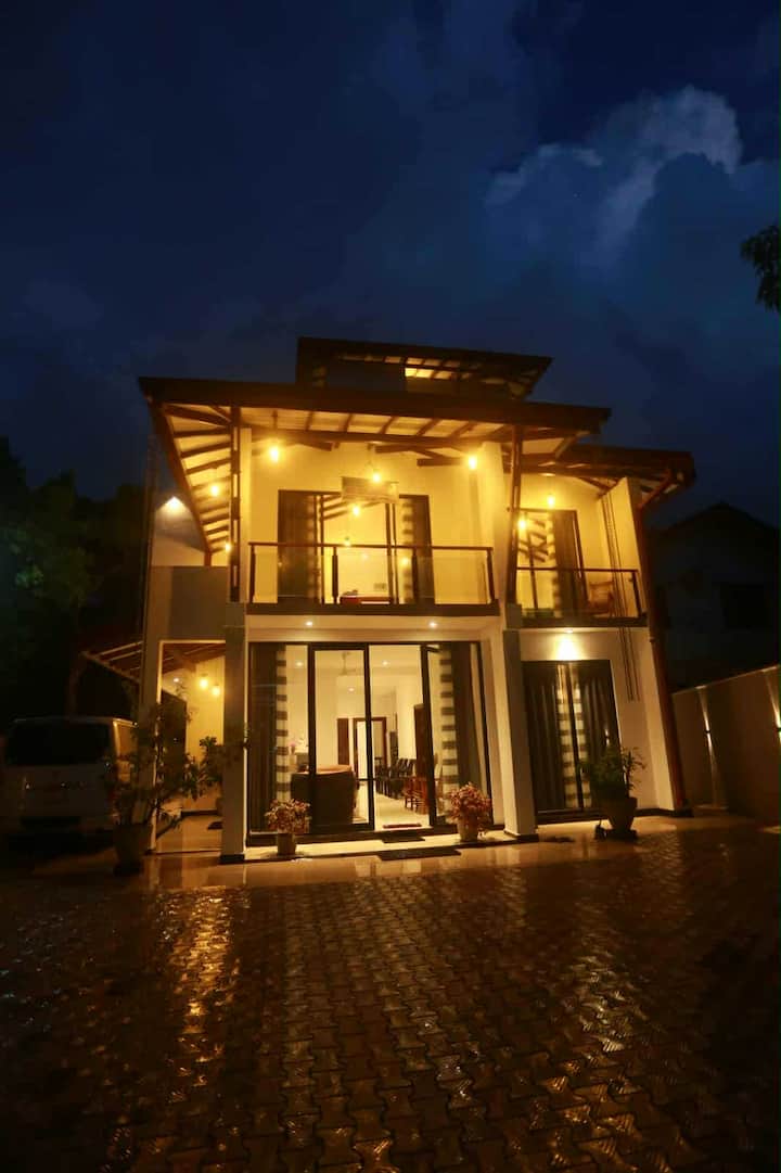 Stay At Zuri Villa - ヒッカドゥワ