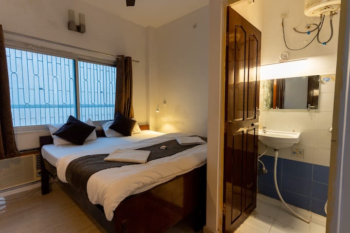 A Homely Stay Near The Ghat- Varanasi Rest House - Varanasi