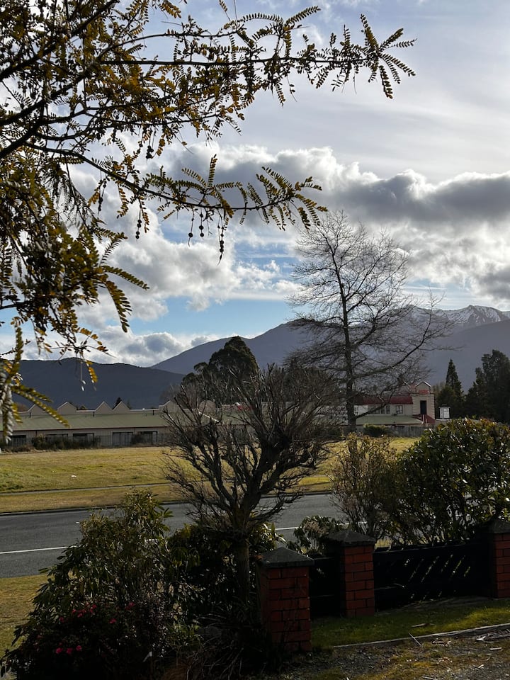 Your Fiordland Hideaway Is Waiting For You… - Te Anau
