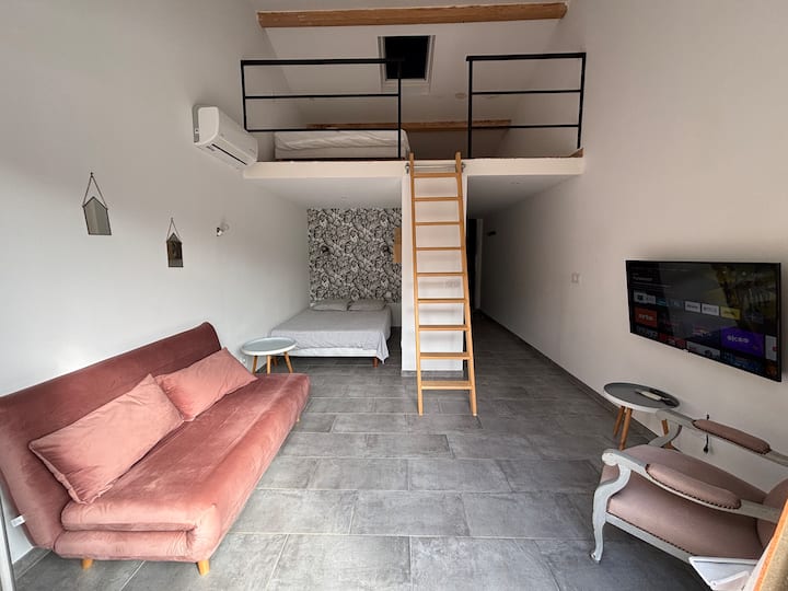 Charmant T1 Bis, Mezzanine, Terrasses Et Parking. - Le Thoronet