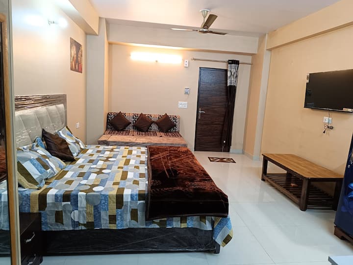 Vaikunt Studio Homestay @Prem Mandir - Vrindavan