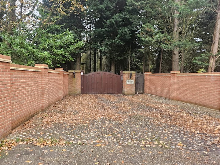 Coach House Farm Stay - Brentwood