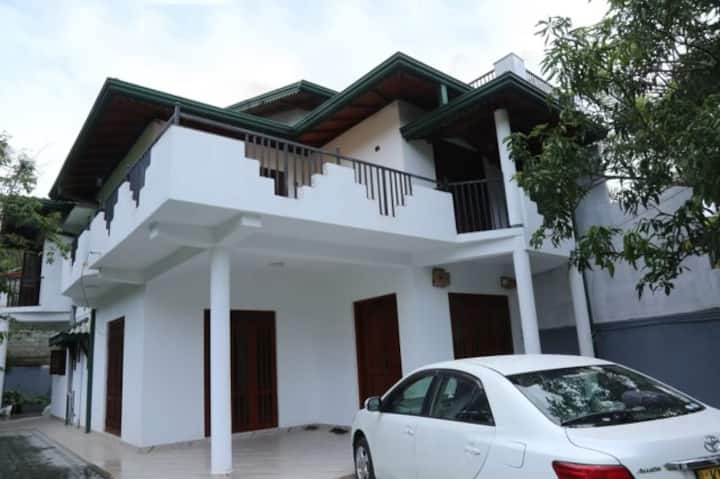 Spacious Family Home Few Mins Away From Kandy - Kandy