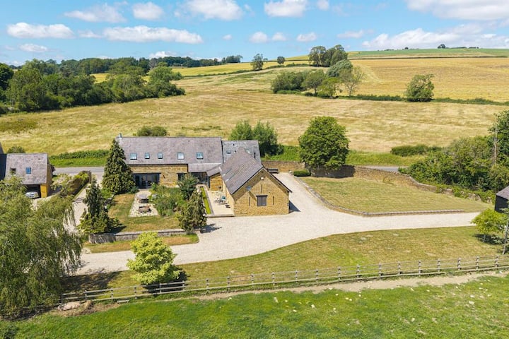 Greenhill Farm Barn- Stunning 5-bed Cotswold Barn - Moreton-in-Marsh