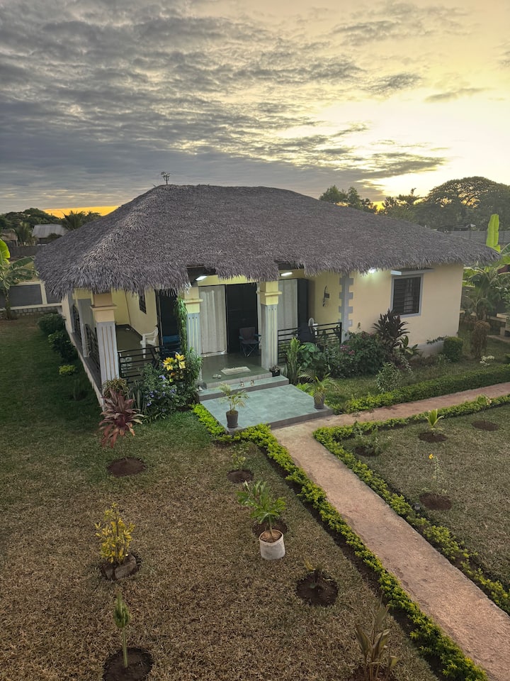 Villa De Charme Avec Jardin, Proche Des Plages ! - Madagascar
