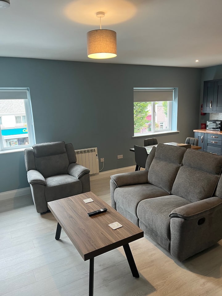 Darnley Apt 1 - Trim