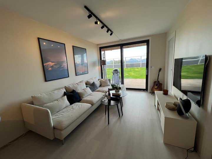 Modern Apartment With Mountain View - Tromsø