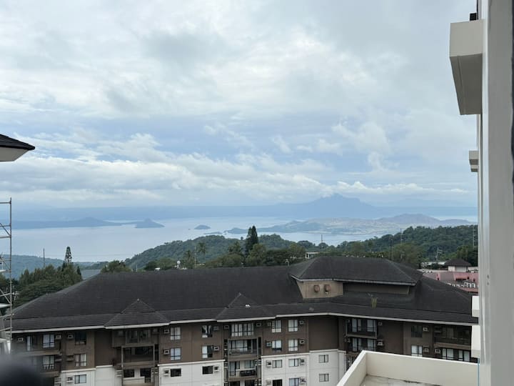 1 Bedroom Unit With Balcony By Sol Y Brisa - Tagaytay