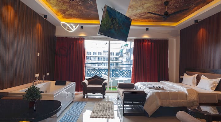 “Jacuzzi Golden Aura | Suite With Private Jacuzzi” - Ghaziabad