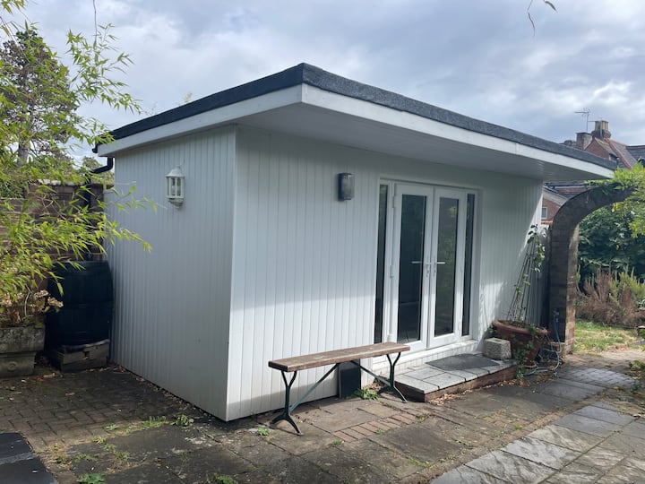 Peaceful Garden Gazebo Centrally Located - Exeter