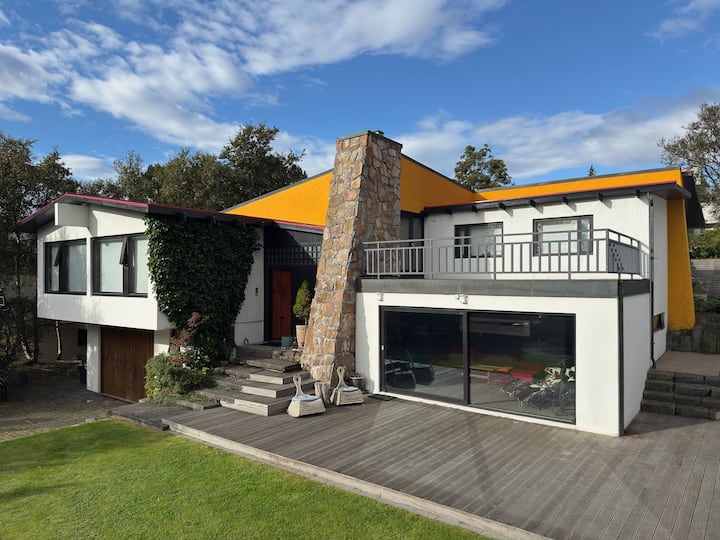 Elegant Designer Villa In A Peaceful Neighborhood - Reykjavik