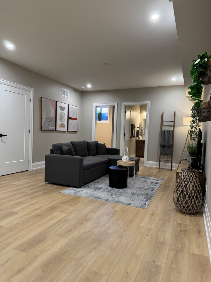Modern Cozy Basement Suite In Enniskillen - Clarington