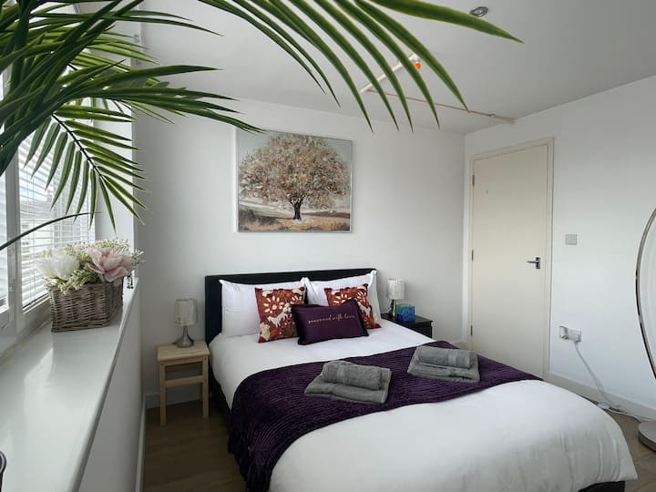 Modern Apartment Overlooking Andover High Street - Andover