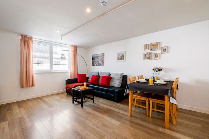 Modern Apartment Overlooking Andover High Street - Andover