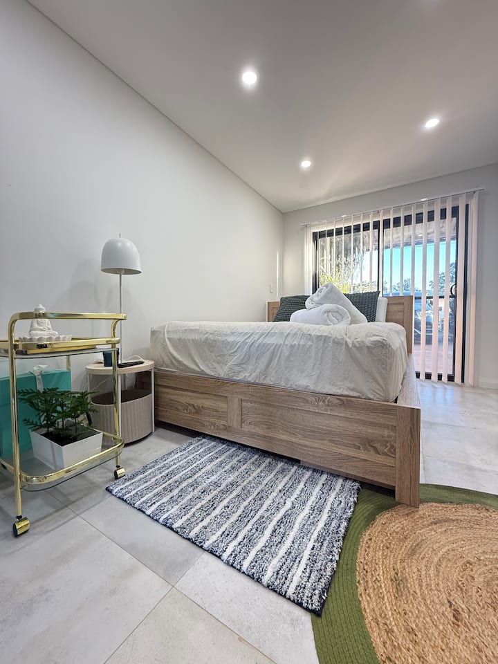 Fully Equipped Brand New Built Studio - Sydney