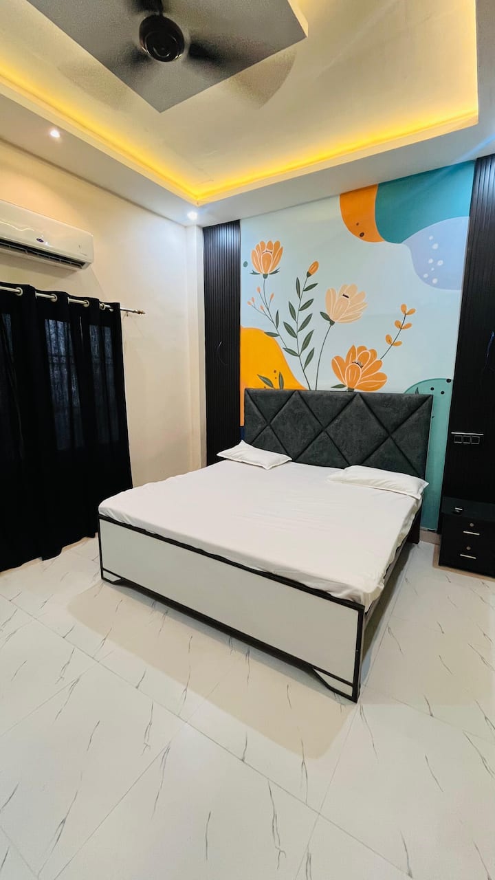 Cozy Room +Wi-fi + Ganga Ghat +Ac+near Assi Ghat - Varanasi