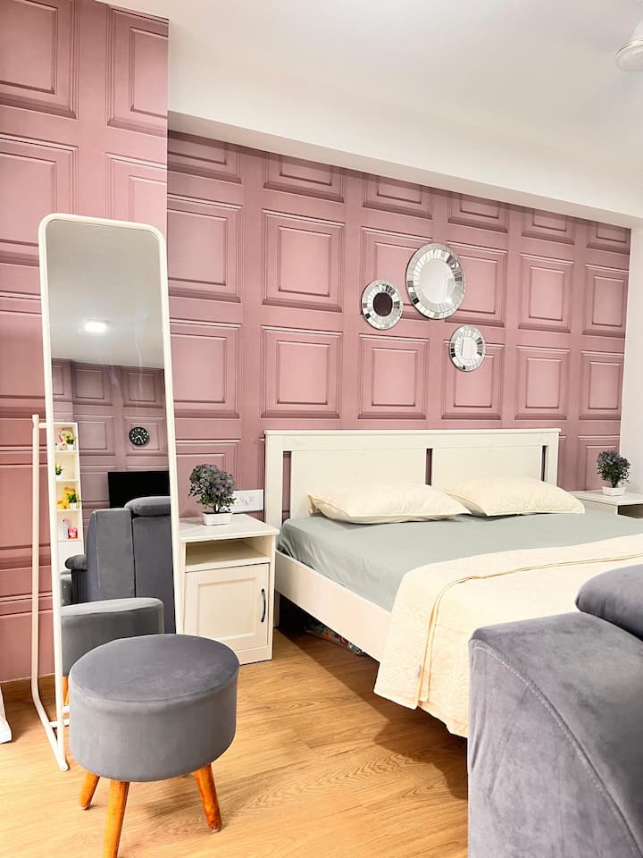 Luxury Airport Studio 
500 Mtr From Airport - Pune