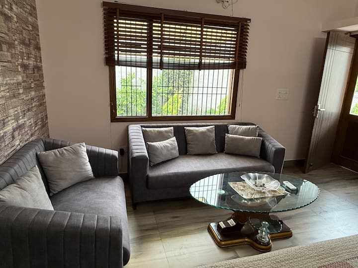 Bright & Spacious Home Near Airport. - Sahibzada Ajit Singh Nagar