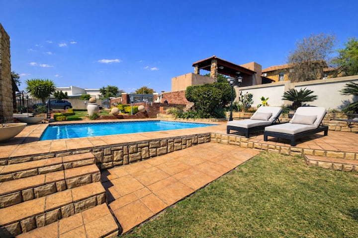 Luxury Rustenburg Villa | Pool, Braai & Fast Wi-fi - Rustenburg