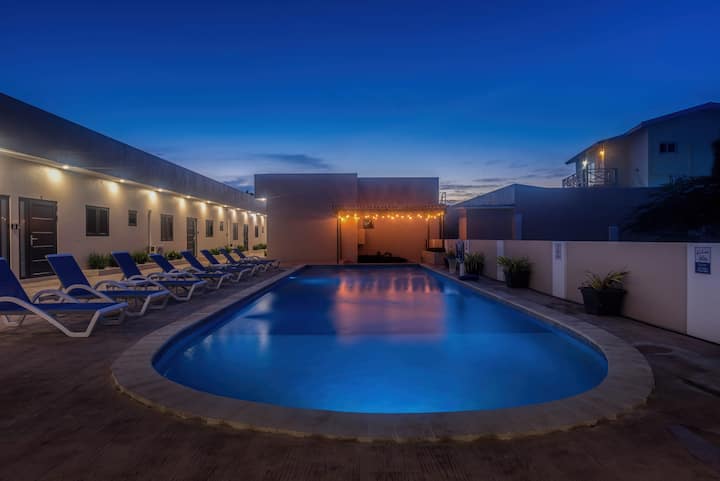 Palm Beach Hideaway #6 · Poolfront · Rooftop - Aruba