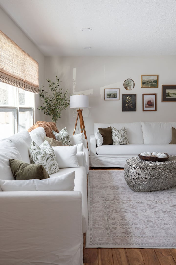 Olive + Oak - A Peaceful Family Retreat - Wayzata, MN