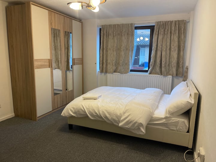 -Spacious 4 Bedroom House Fully Equipped Near Town - イギリス シェフィールド