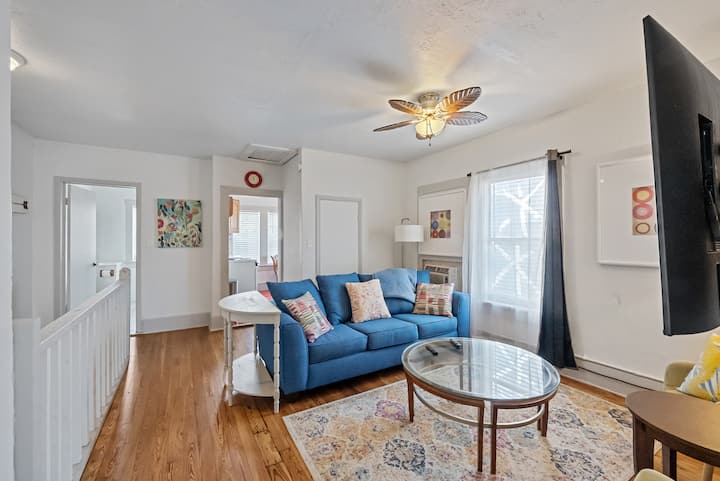 The Tarpon Loft | Chic 1br In Historic Downtown - Tarpon Springs, FL