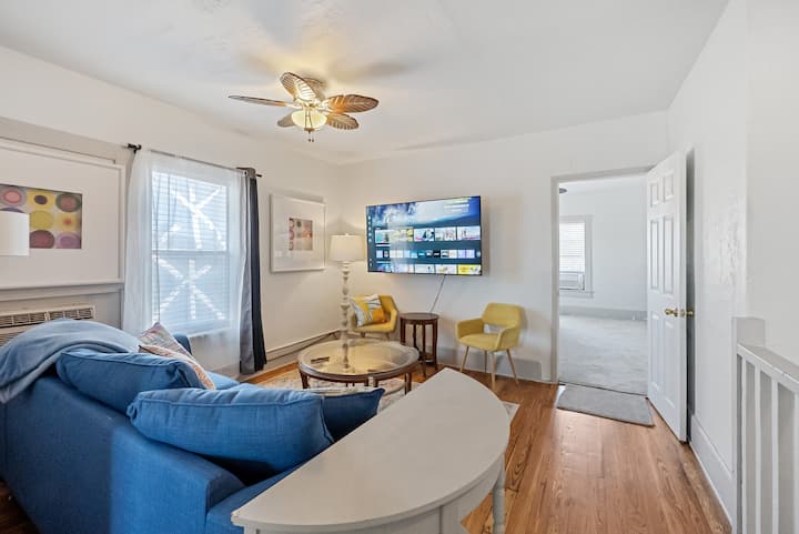 The Tarpon Loft | Chic 1br In Historic Downtown - Tarpon Springs, FL