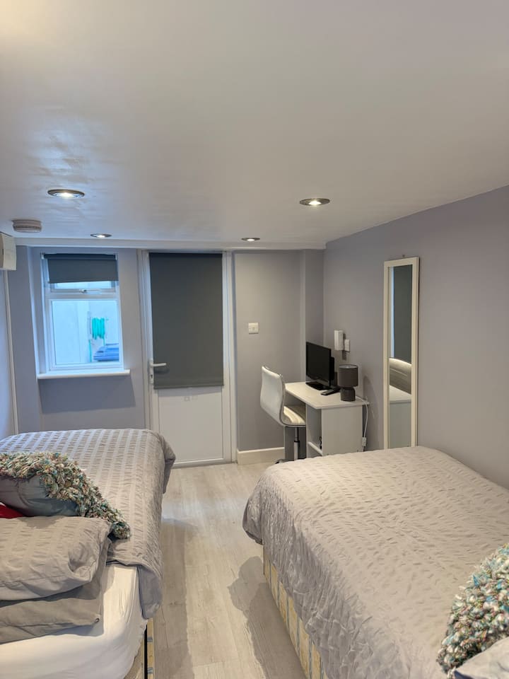 Cosy Twin Room In Cherry Hinton, Cambridge. - Cambridgeshire