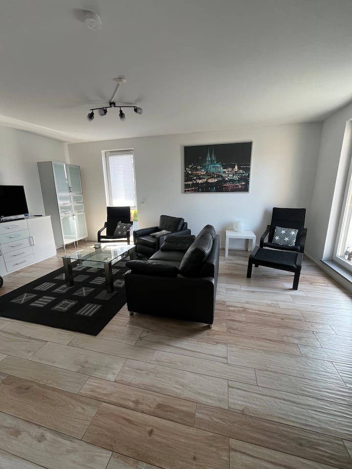 Wohnung Hara - 
Moderne 2 1/2 Zimmer Wohnung. - Langenfeld