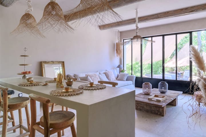 Chambre D’hôte
Petit Déjeuner Inclus - Manosque