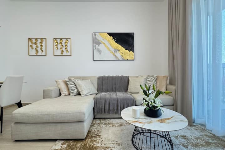 Vesper Yas Island | Comfortable 2br Classic Oasis - Abu Dhabi