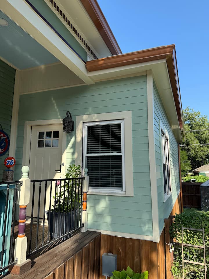 Private Historic Downtown Studio, Hot Tub - Temple, TX