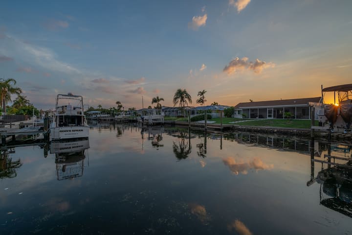 Waterfront 3br/2br Coastal Retreat W/ Pool - Apollo Beach, FL