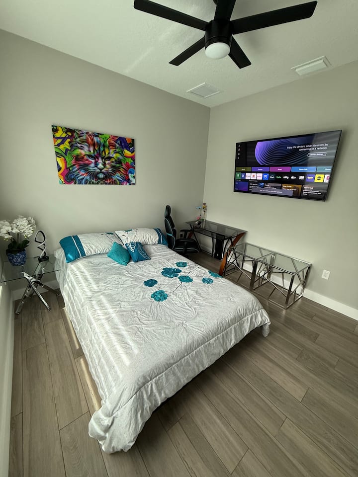 Comfy Bedroom In Luxurious New House By The Beach - Venice, FL