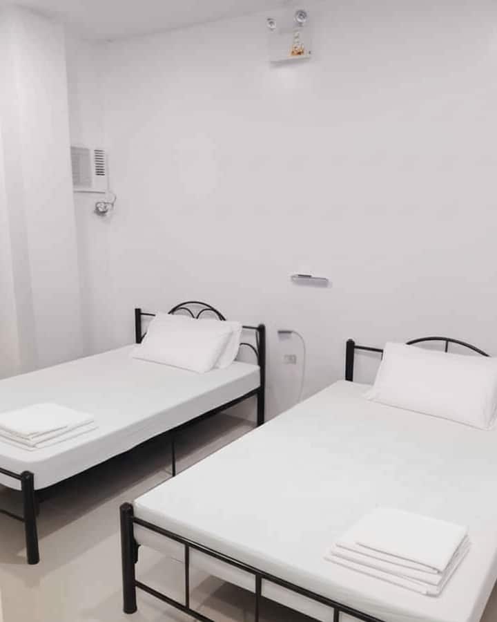 Room In Coron (Rfj Point Tourist Inn) - Coron