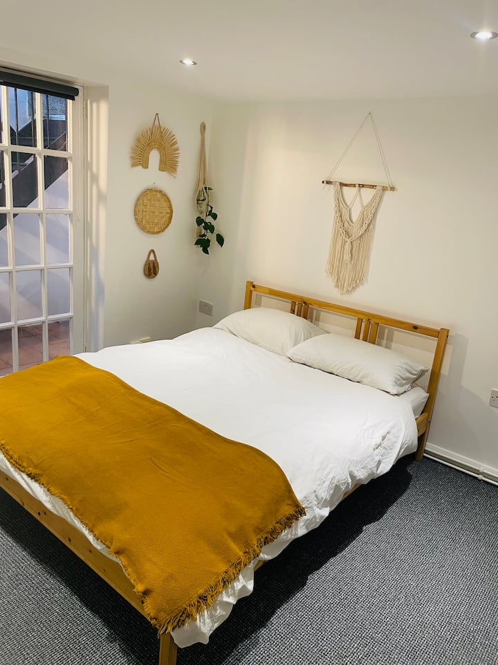 Cozy Camden Basement Flat Near Central London - London Euston station