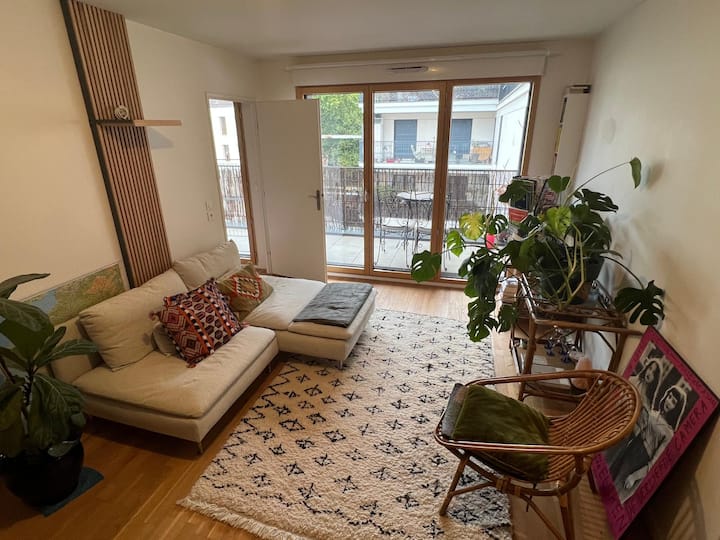 Cosy Home With Balcony, 5 Mins From Paris - ibis Paris Porte de Clichy Centre